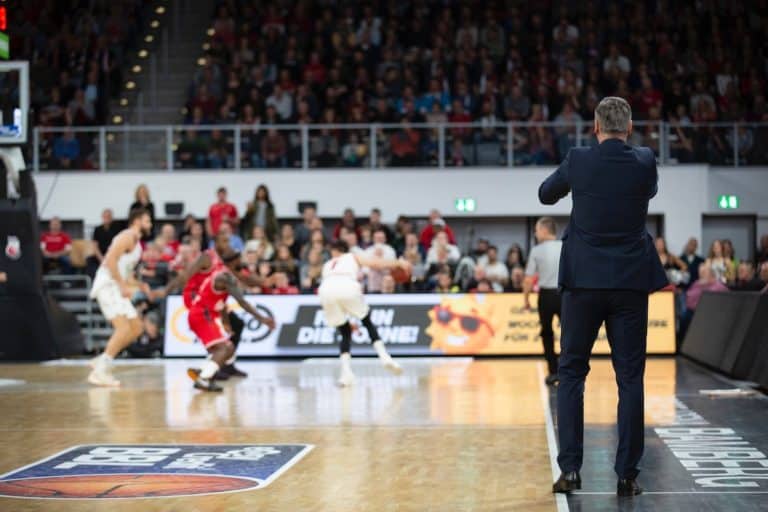 22 Popular Basketball Cheers to Get The Crowd Going